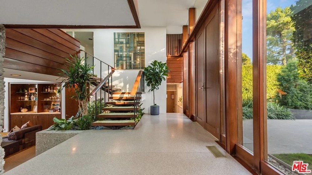 Charlie Puth coloca à venda mansão sua mansão em Beverly Hills por R ...