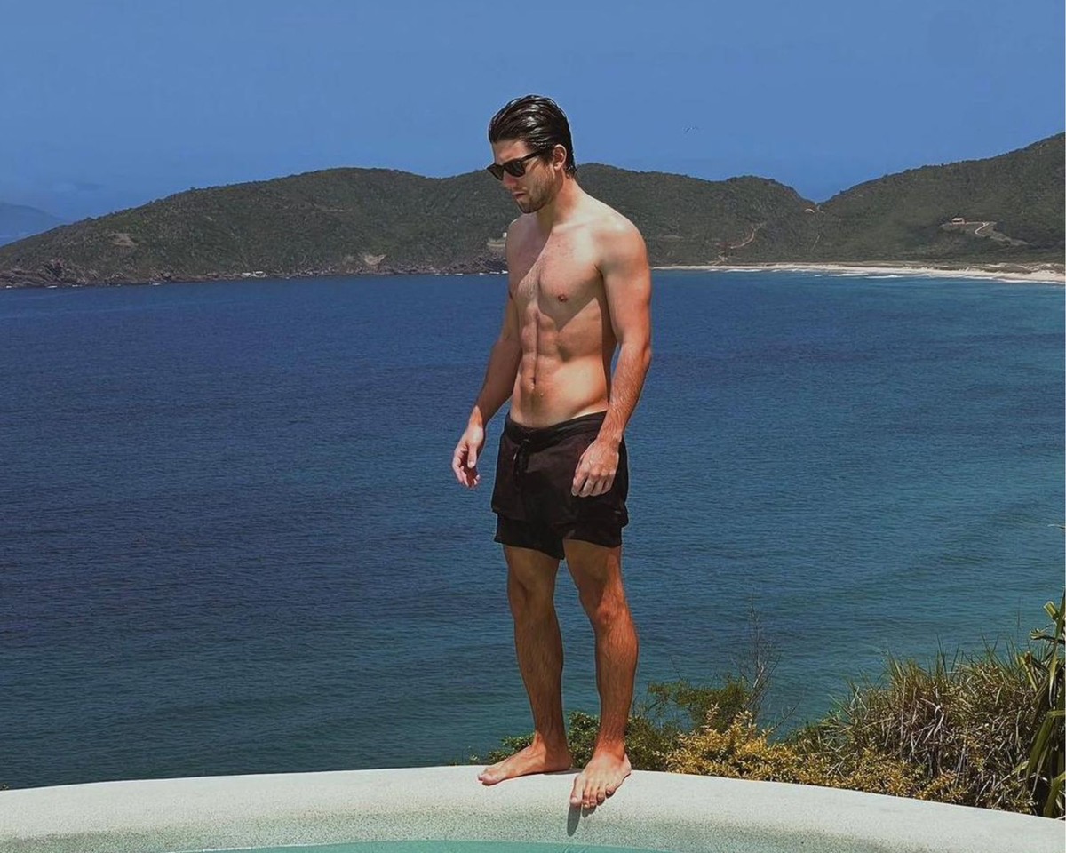 Daniel Rangel curte viagem para Búzios em mansão luxuosa com diárias de ...