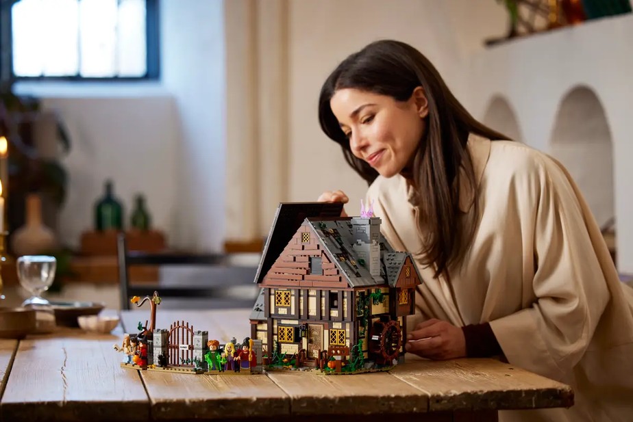 Abracadabra! LEGO lança set do clássico filme de Halloween | Notícias ...