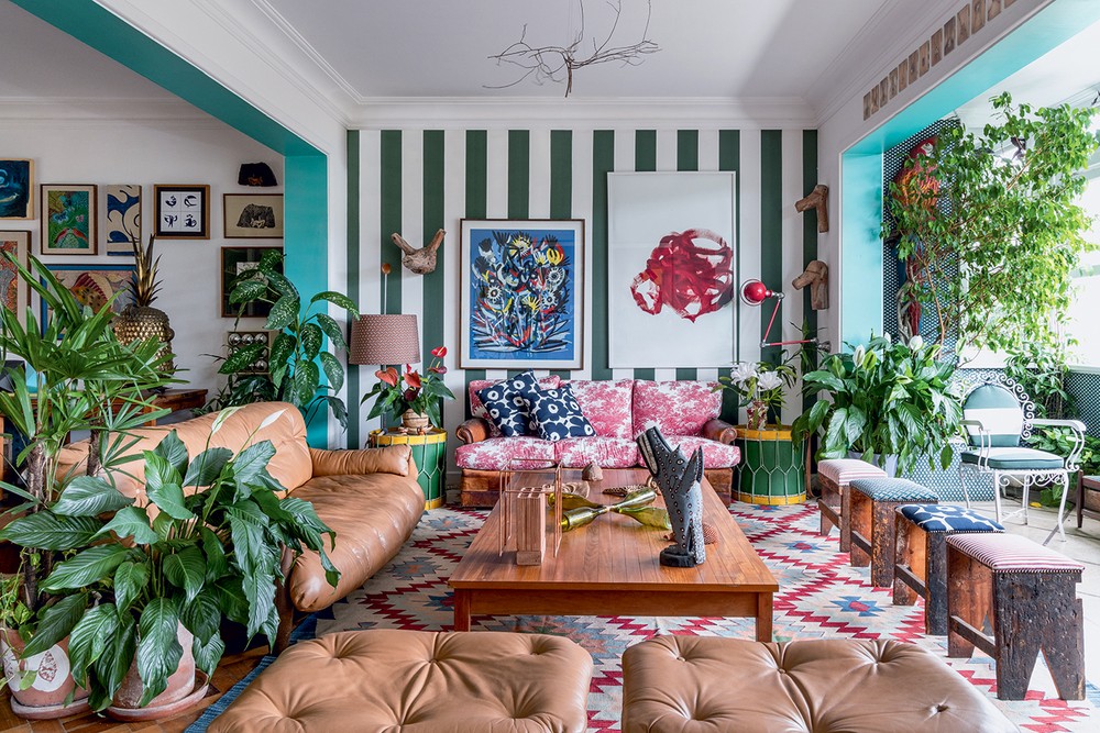 O apartamento colorido e maximalista da estilista Isabela Capeto no RJ