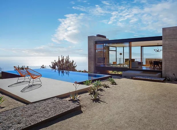 Borda infinita: 15 projetos de piscinas que apostam na estética
