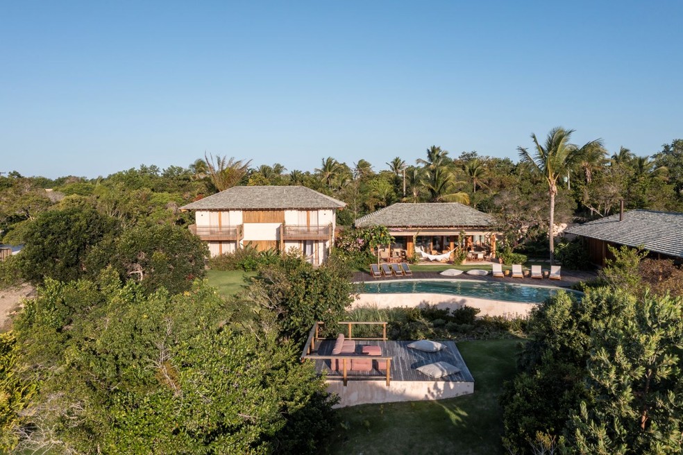 Casa de veraneio na Bahia valoriza brasilidade e integra arquitetura ao ...