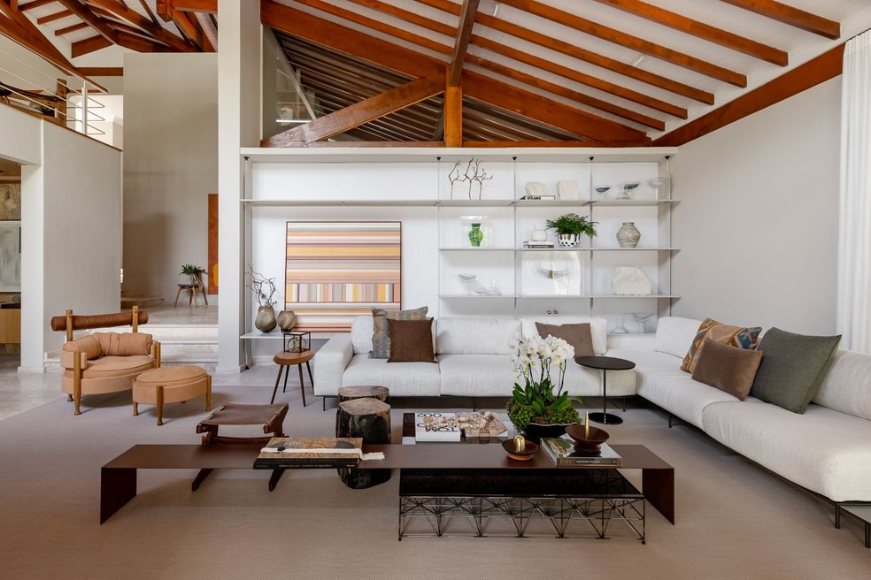 Casa no interior de São Paulo renasce com integração, luz e design ...