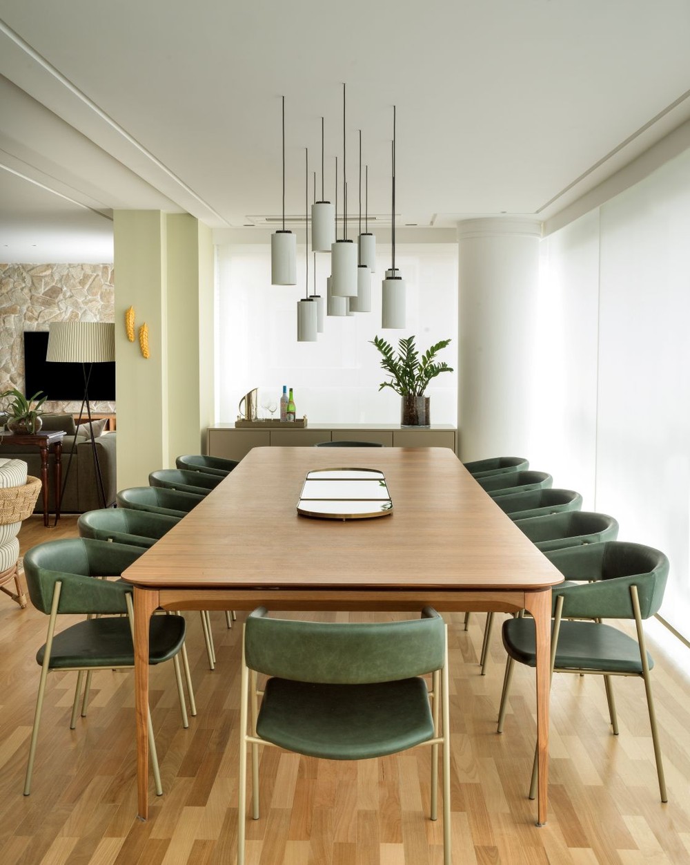 Decoração de sala verde: 16 projetos inspiradores com a cor que é tendência