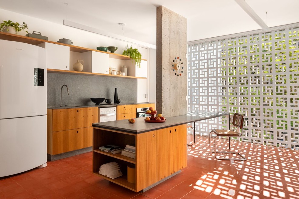 Cobogó, ladrilho hidráulico e integração são destaques de apê em ...