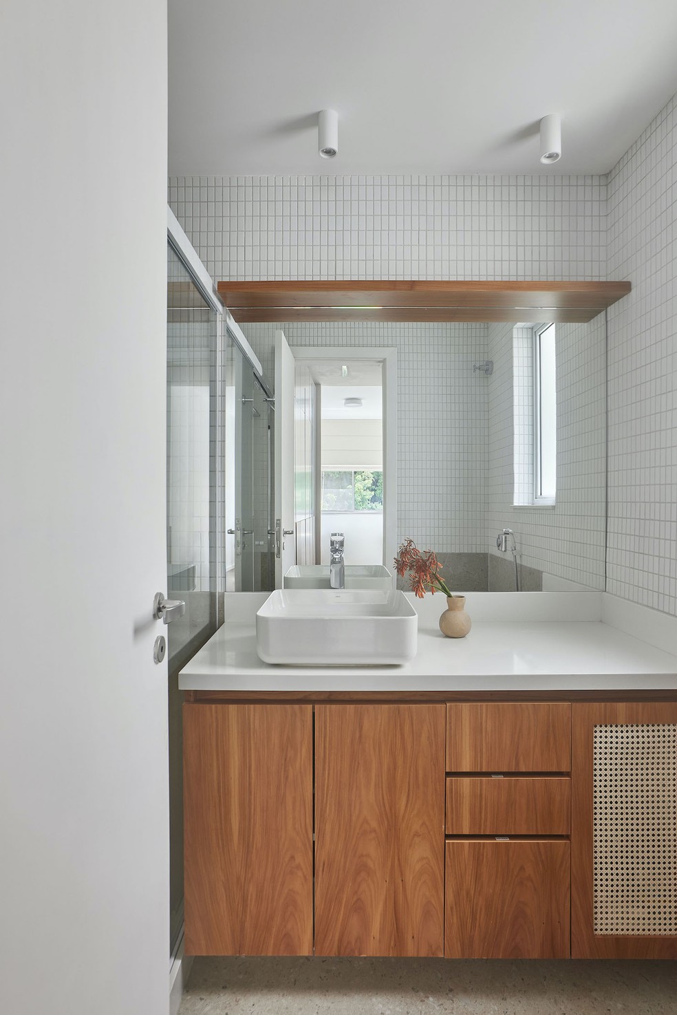 15 inspirações de decoração que combina madeira e branco