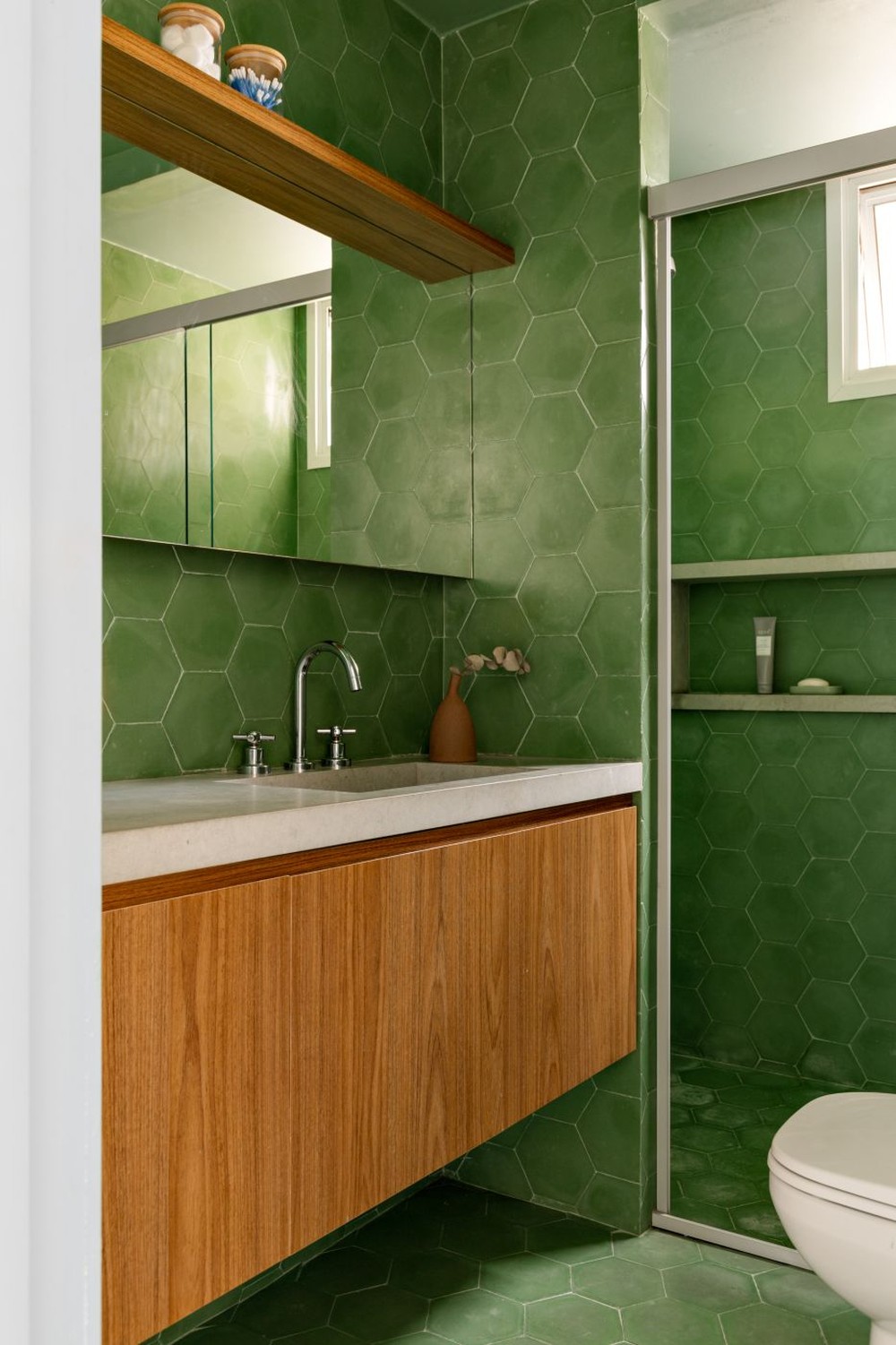 Piso hexagonal no banheiro: cores, materiais + 21 ideias para se inspirar