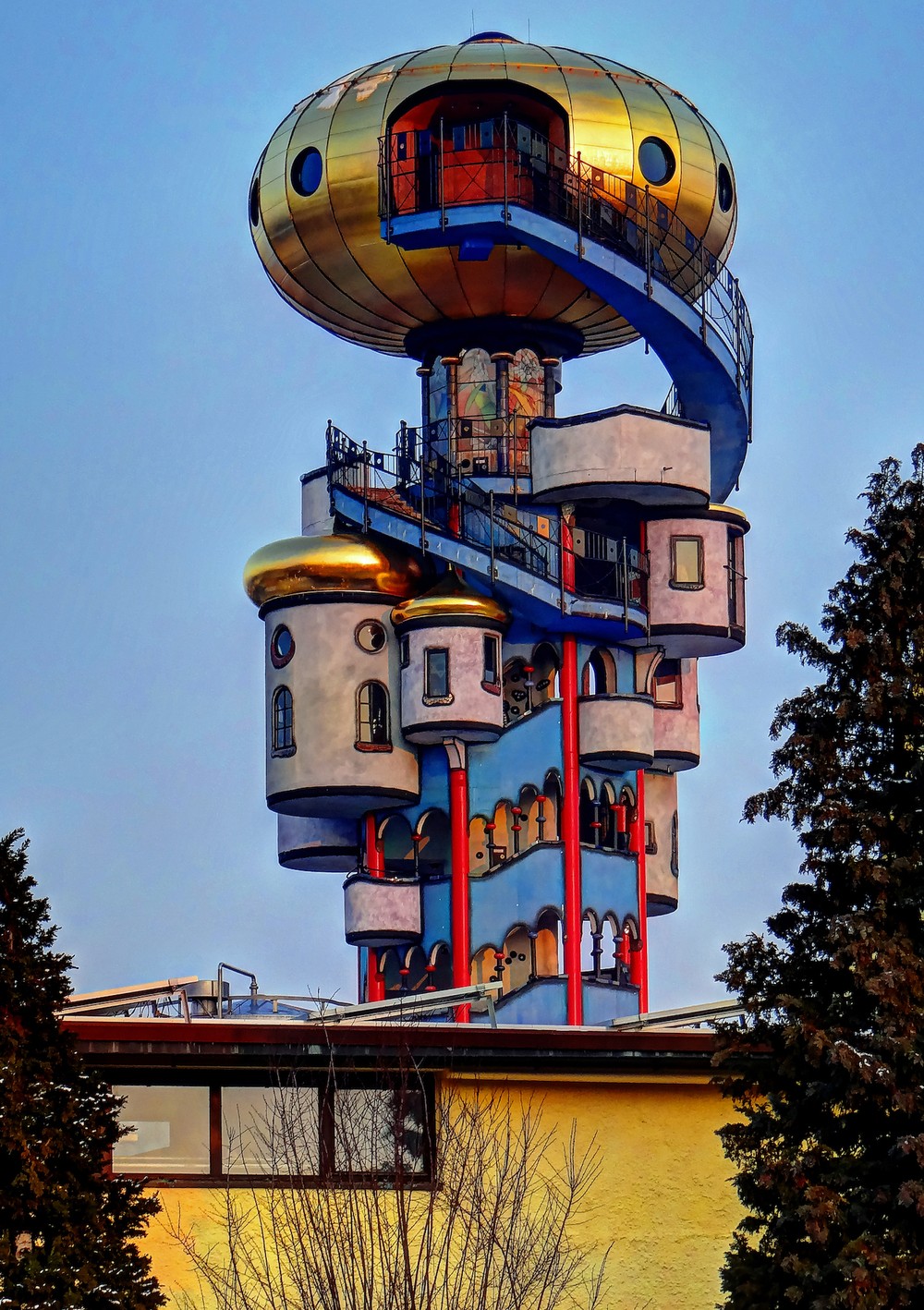 Friedensreich Hundertwasser: a história e projetos do arquiteto que ...