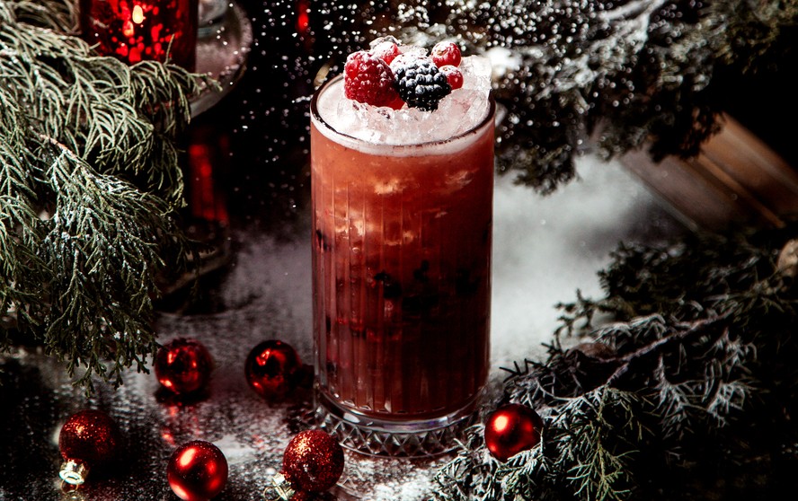8 receitas de drinques coloridos para aproveitar a ceia de Natal