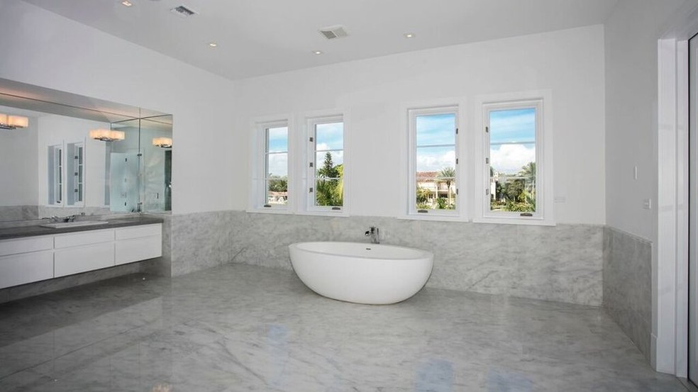 The Weeknd compra mansão à beira-mar nos EUA avaliada em R$ 300 milhões ...