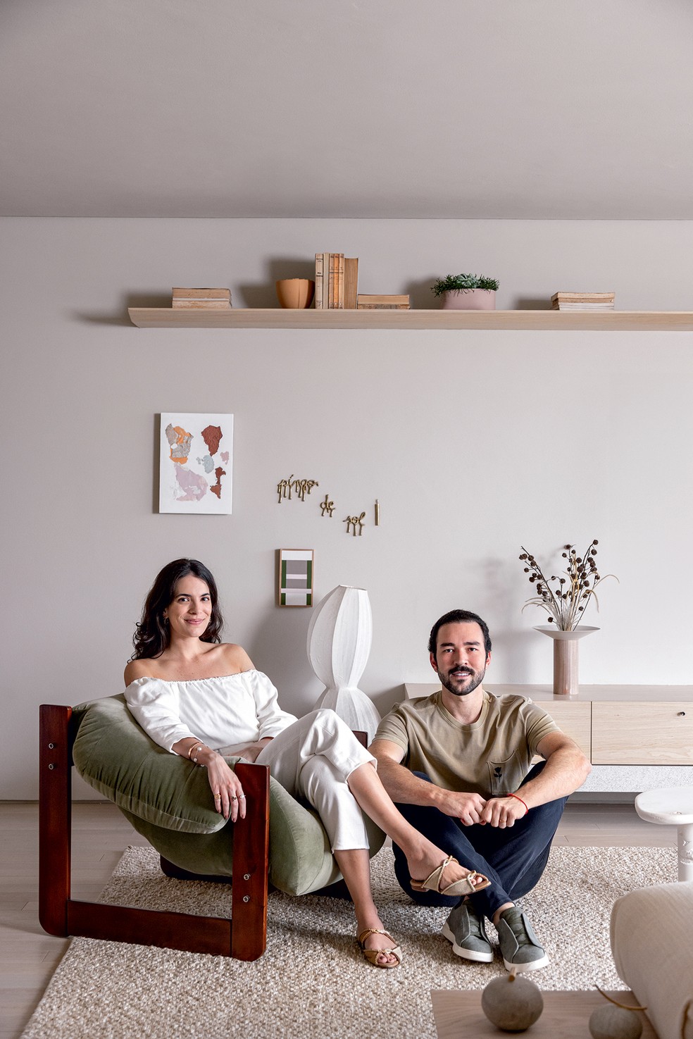 Minimalismo e unidade de materiais se destacam em cobertura paulistana ...