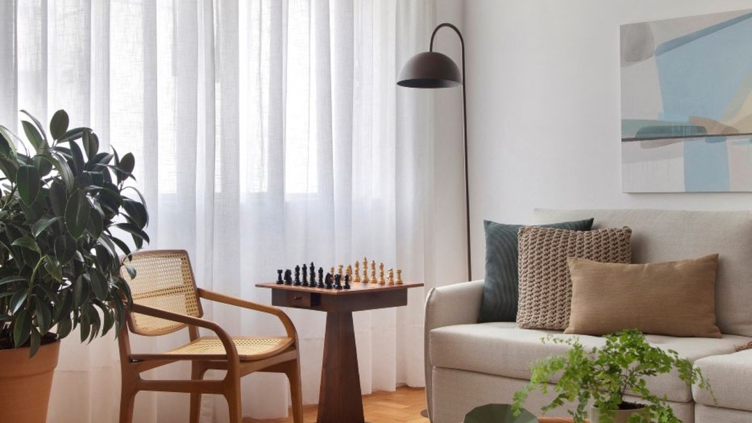 Casa de 538 m² é marcada por madeira, brises metálicos e paisagismo ...