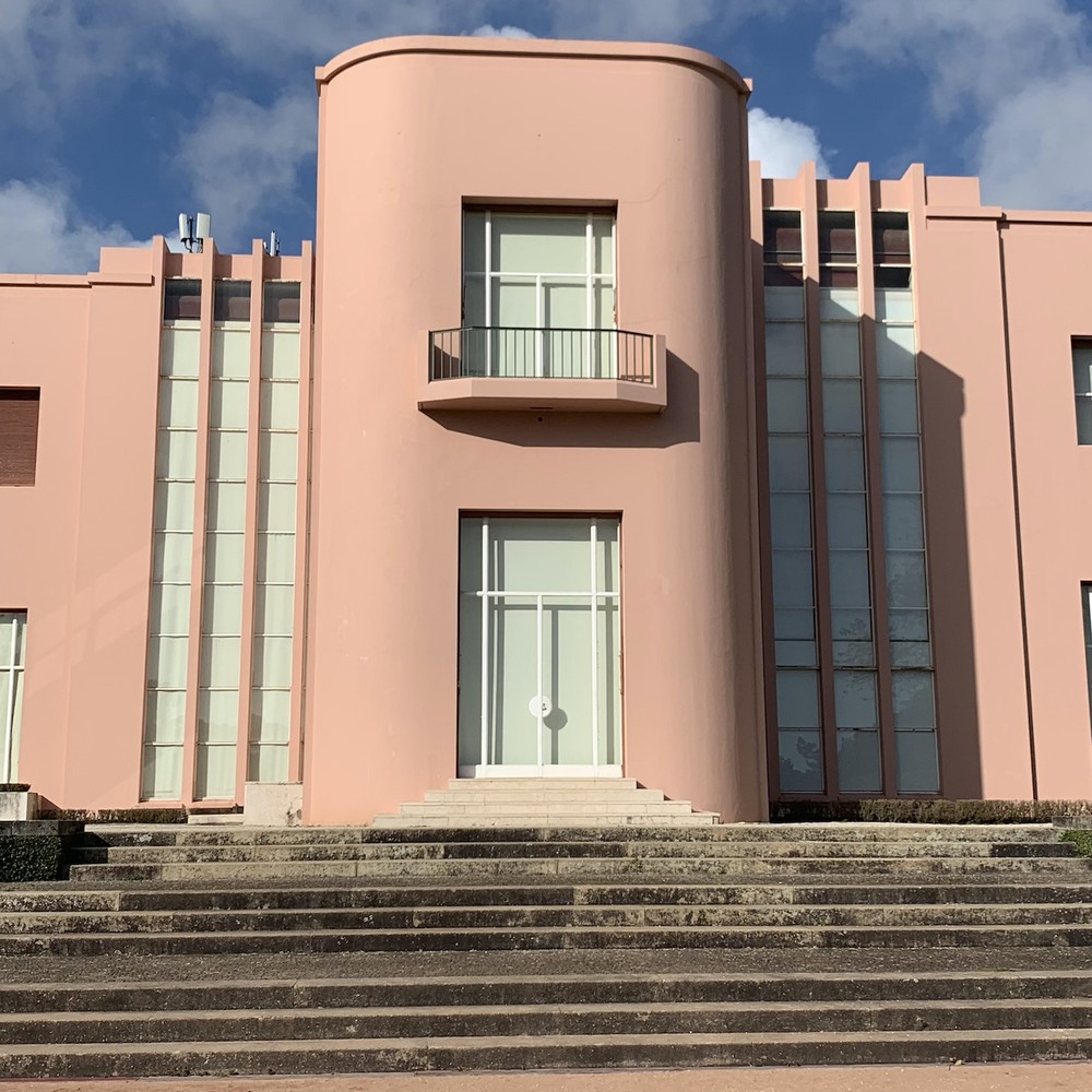 Streamline moderne: o que é, características e exemplos do estilo ...