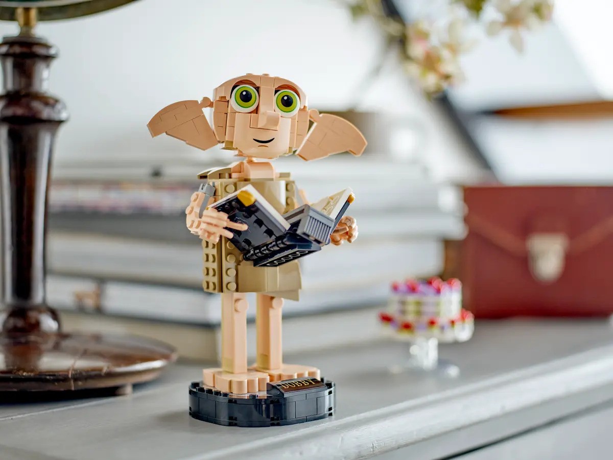 Dobby, o elfo doméstico da saga Harry Potter, ganha uma releitura em LEGO