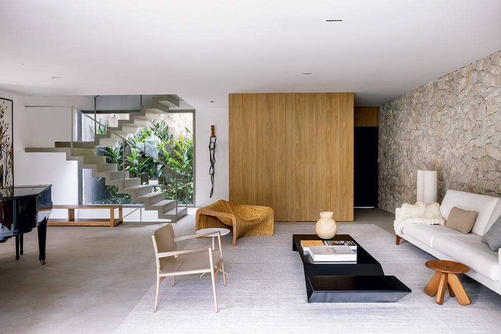 Casa colada ao Parque Ibirapuera, em São Paulo, tem formato de celeiro ...