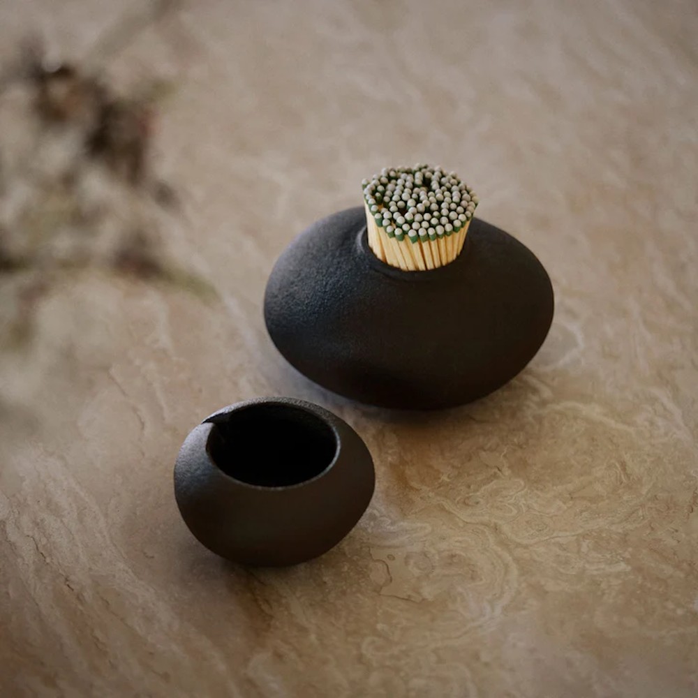 Seth Rogen transforma acessórios para consumo de maconha em peças de ...