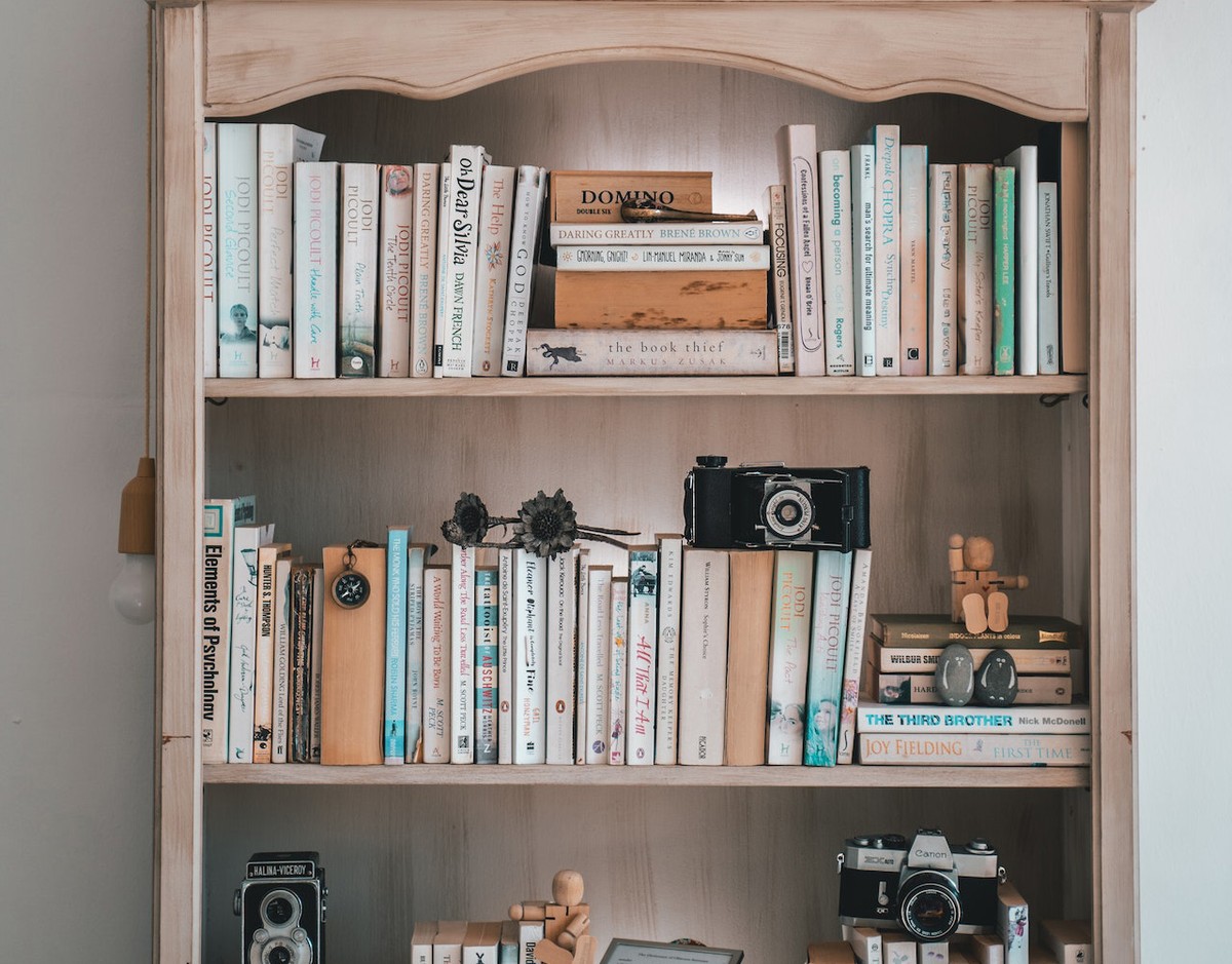 10 dicas de livros para colocar na estante em abril