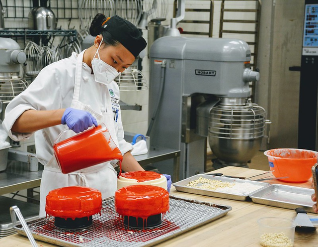O que é entremet? Saiba mais sobre o delicioso doce francês ...
